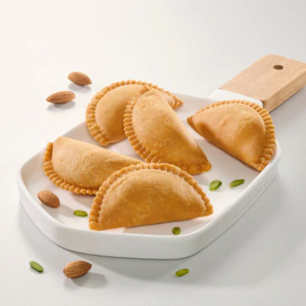 Gujia Sweet – Traditional Indian Dessert | Crispy & Sweet Filling ...